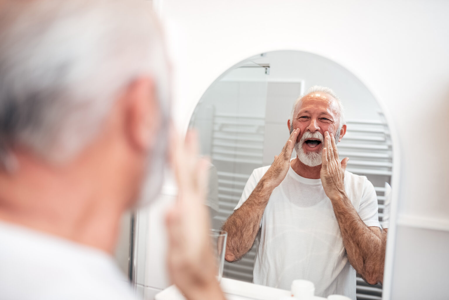 Gewöhnung an die Zahnprothese: Mit diesen 8 Tipps gelingt es